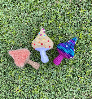 Ravelry: No Sew Mushroom Keychain pattern by Krysta Mallory