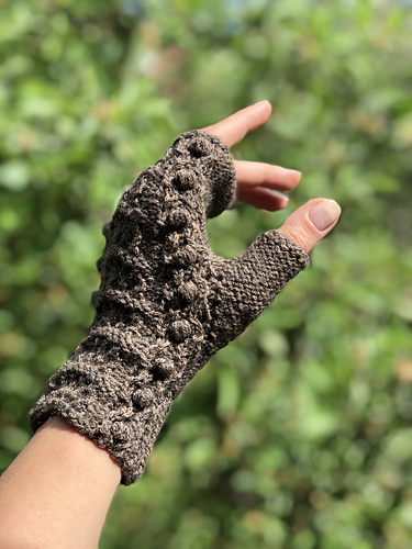 Ravelry: Lace & Bobbles Mitts pattern by Kuki Knits