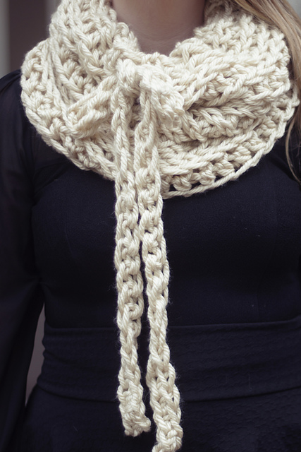 Ravelry: LBK63's Quick and Easy Convertible Drawstring Chunky Cowl