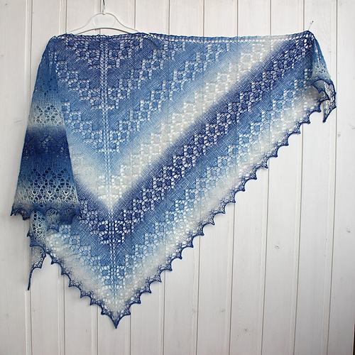 Ravelry: Tuatara shawl pattern by Daria Sorokina