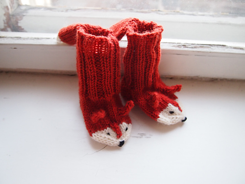 Ravelry: Fox socks pattern by Laura Poikolainen