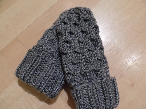 Ravelry: Honeycomb 2.0 Mittens pattern by Ruth Brasch