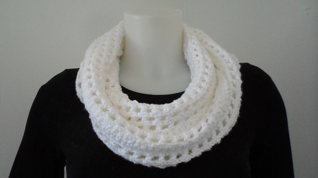 Ravelry: Mobius Squared Crocheted Infinity Scarf pattern by La Tatine