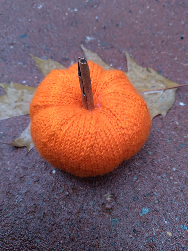 Ravelry: Wee Pumpkins pattern by Susan Rainey
