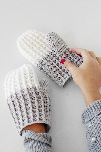 Ravelry: Watson Waffle Mittens pattern by Lakeside Loops