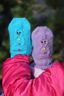 Ravelry: LanaSvetik's Cabled Snowman Mittens