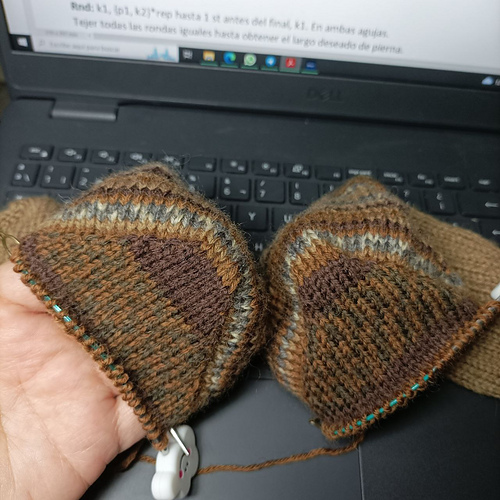 Ravelry: Easy sock (strong heel) pattern by Isabel Ciudad