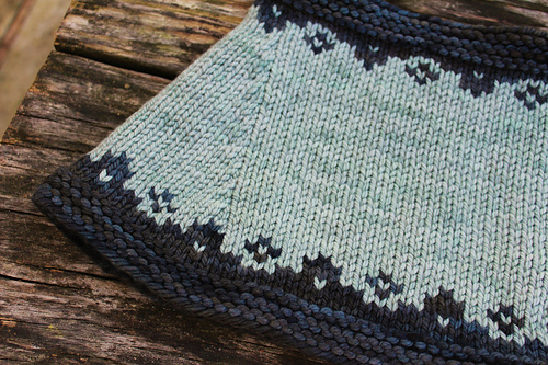 Ravelry: Demure pattern by Laura Aylor