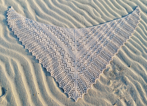 Ravelry: Salt Life Shawl pattern by Laura Aylor