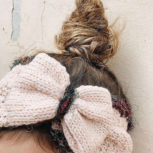 Ravelry: Oversized Bow Headband pattern by Laura Clouse