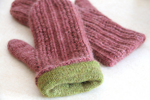 Ravelry: Baba's Mittens pattern by Laura Nelkin