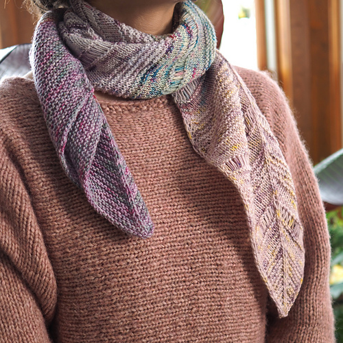 Ravelry: Da Light Scarf pattern by Laura Nelkin