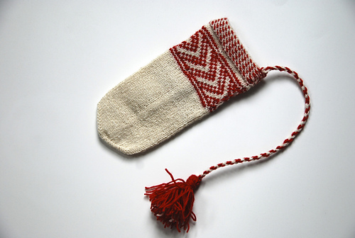 Ravelry: Boat's Bow: Skolt Sami Mittens pattern by Laura Ricketts