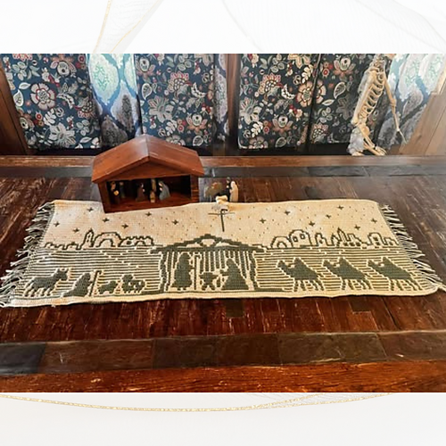 Ravelry: Nativity Mosaic Table Runner pattern by Lynette Kosar