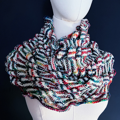 Ravelry: Whirly Giggle Cowl pattern by Lavish Craft