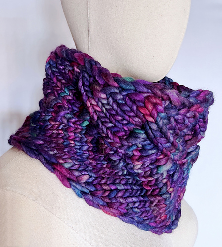 Ravelry: Kanagawa Cowl pattern by Lavish Craft