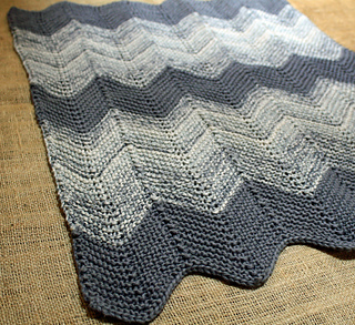 Ravelry: Cumulus Chevron Baby Blanket pattern by Leslie North