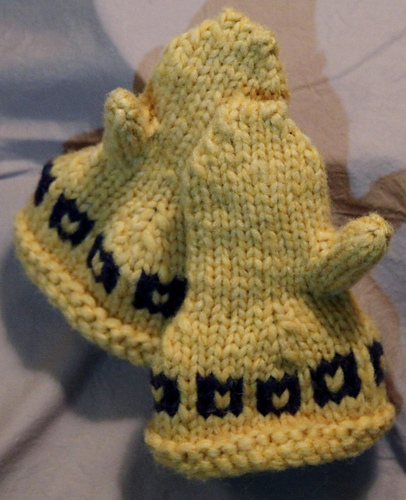 Ravelry: Standing Tall Gauntlet Mittens pattern by Lynette Meek