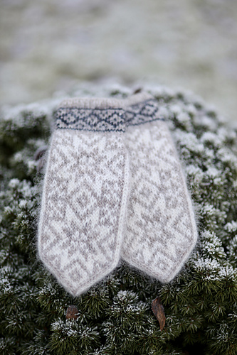 Ravelry: Emma's Ice Flower Mittens pattern by Runningyarn
