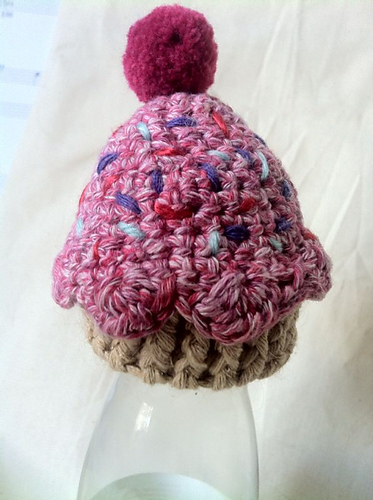 Ravelry: Tiny cupcake hat pattern by Anne-Caroline Alard
