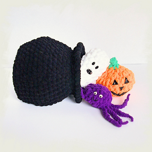 Ravelry: Stuff and Spill Halloween Cauldron pattern by Megan Meyer