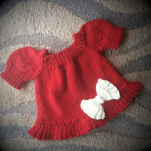 Ravelry: little red pattern by Suzanne Resaul