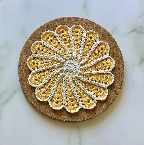 Ravelry: Daisy Flower Pot Holder pattern by Uma M Natarajan