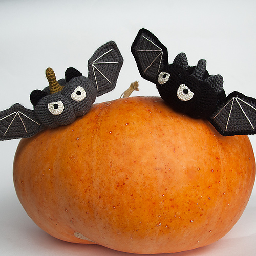 Ravelry: Amigurumi Halloween pumpkin bats pattern by Elena Pichugina