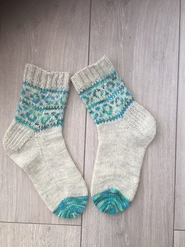 Ravelry: Be My Valentine socks set pattern by Anna Radchenko