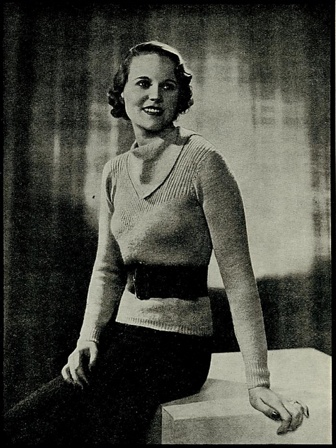 Ravelry: Cowled Collar for Smartness pattern by DC Thomson