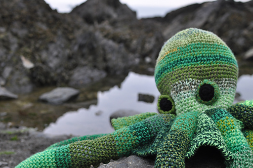 Ravelry: Giant Octopus pattern by Louise Harper