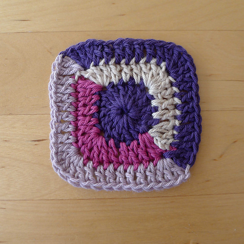 Ravelry: Log Cabin Square pattern by Lena Knudsen