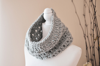 Ravelry: The Melanie Cowl pattern by Stephanie Finney