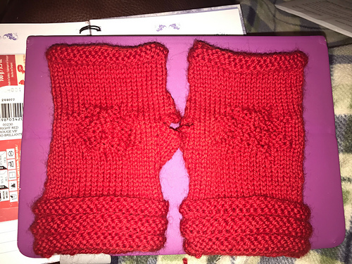 Ravelry: Super Easy Wrist Warmers pattern by Terry Morris