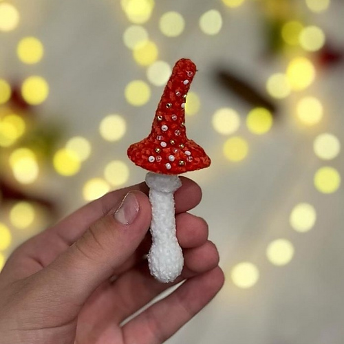 Ravelry: AMANITA keychain pattern by Lilia Levchuk