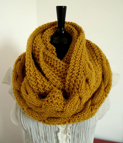 Ravelry: London Scarf pattern by Lilia Vanini