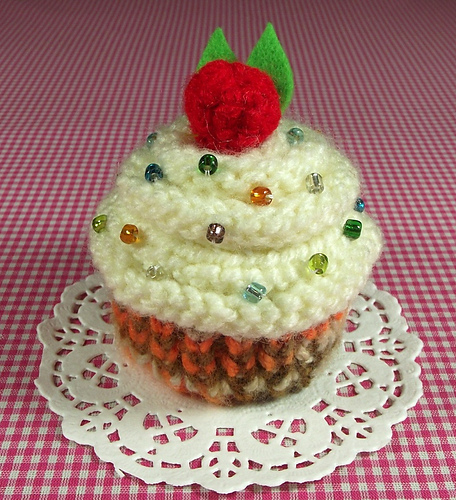 Ravelry: Cream Frosting Cupcake Pincushion pattern by Lilia Vanini