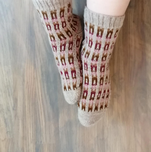 Ravelry: Fargeklatt Sokker pattern by Marianne Sinclair
