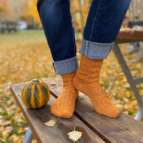 Ravelry: Pumpkin Socks pattern by Debbie Ford