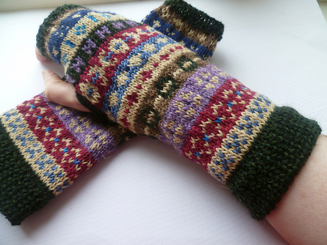Ravelry: Peerie Fairisle Wristwarmers pattern by Caroline Ratcliffe