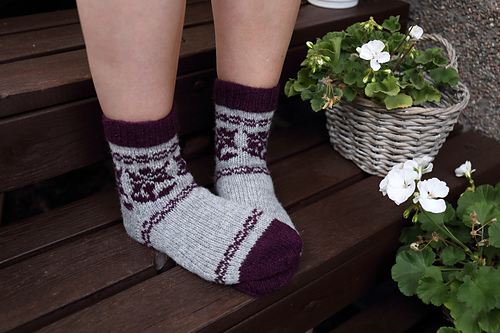 Ravelry: Pressed Flowers pattern by Pauliina Kuunsola