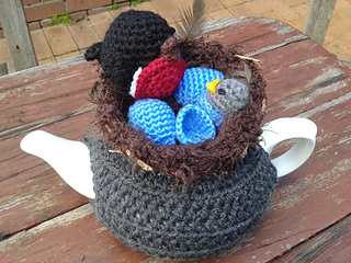 Ravelry: LindaDavie's Robin Red Breast Tea Cosy