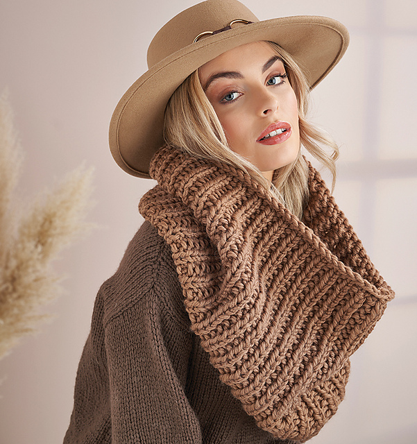 Ravelry: 007 Snood pattern by Quail Studio