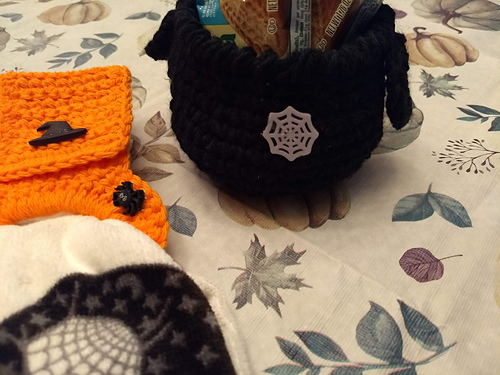 Ravelry: Little Cauldron pattern by Kara Gunza