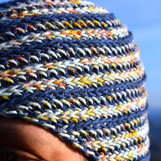 Ravelry: Vertical Hiker pattern by Lindsay Lewchuk