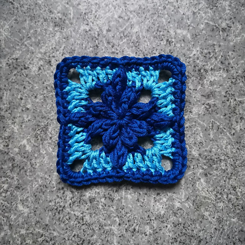 Ravelry: Bobble Drops Granny Square pattern by Erangi Udeshika