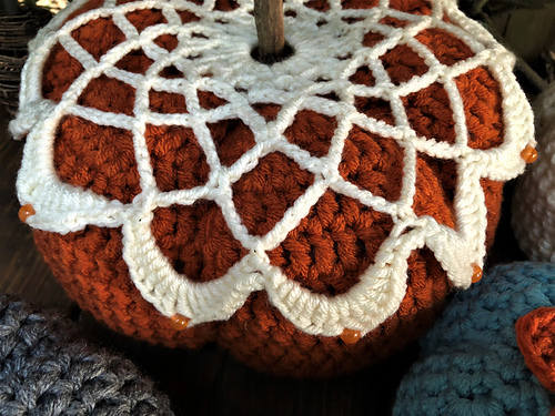 Ravelry: 3 Pumpkin Doilies pattern by Lisa Gentry
