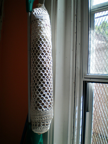 Ravelry: Grocery Bag Dispenser pattern by Drew Emborsky