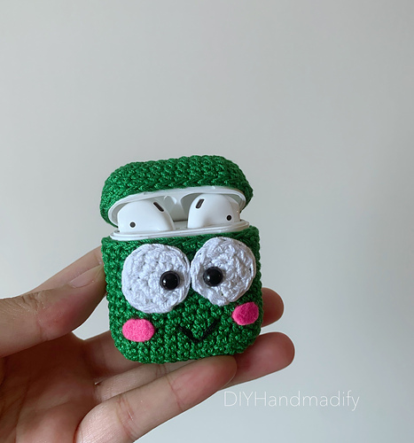 Ravelry: Frog Airpod 1 2 Case pattern by Trang Minh