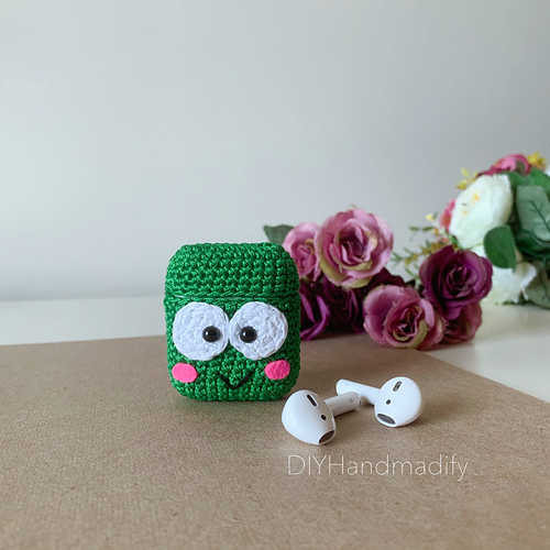Ravelry: Frog Airpod 1 2 Case pattern by Trang Minh
